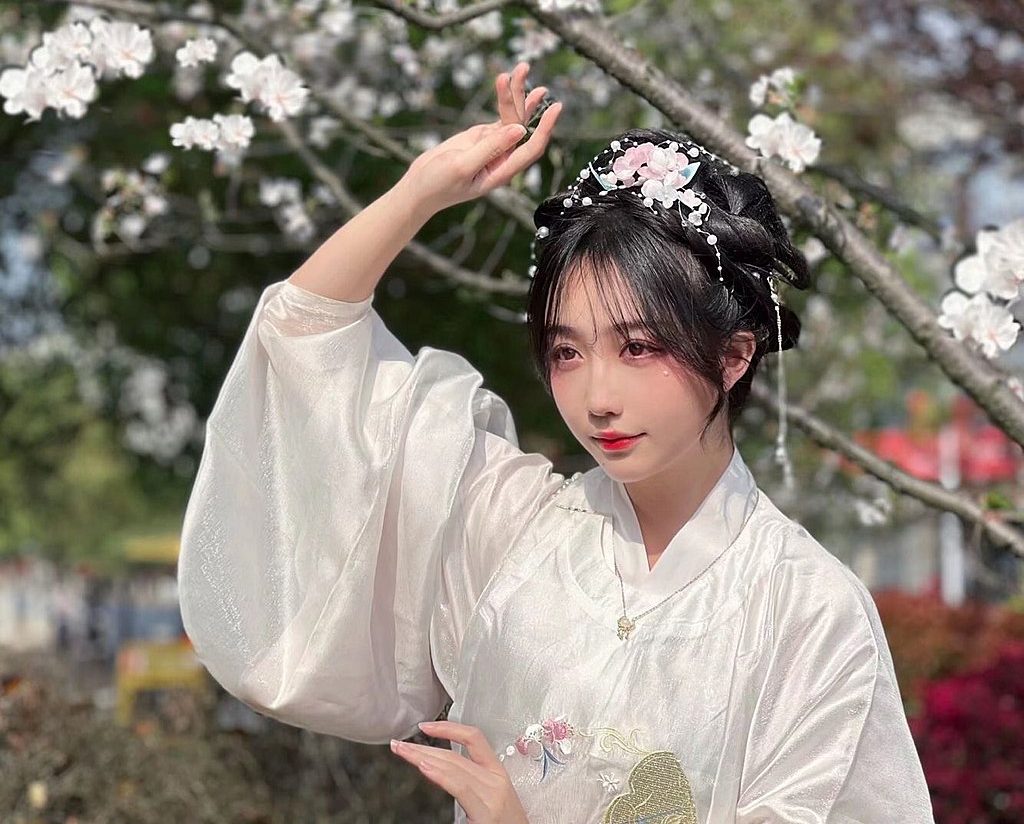 La eterna belleza de la modestia femenina - Mundo Libre