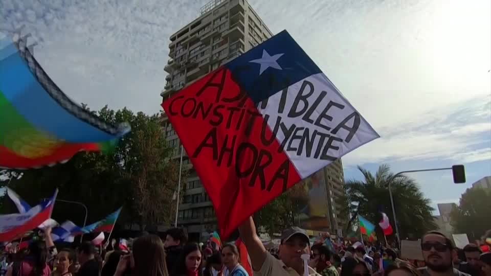 Chile busca el camino hacia una nueva Constitución en medio de fuertes ...