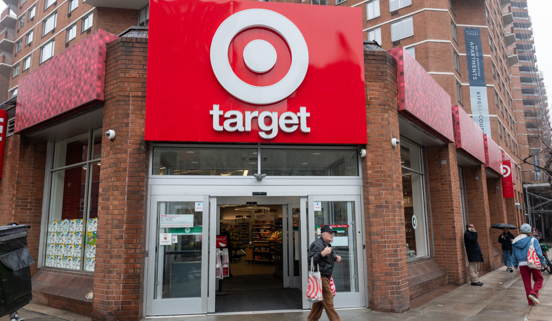Target recortará los productos LGBTQ tras caída de las ventas