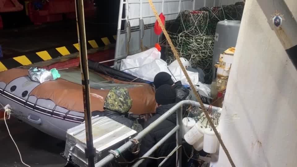 Hombre revela cómo logró sobrevivir 67 días a la deriva en el mar tras ...